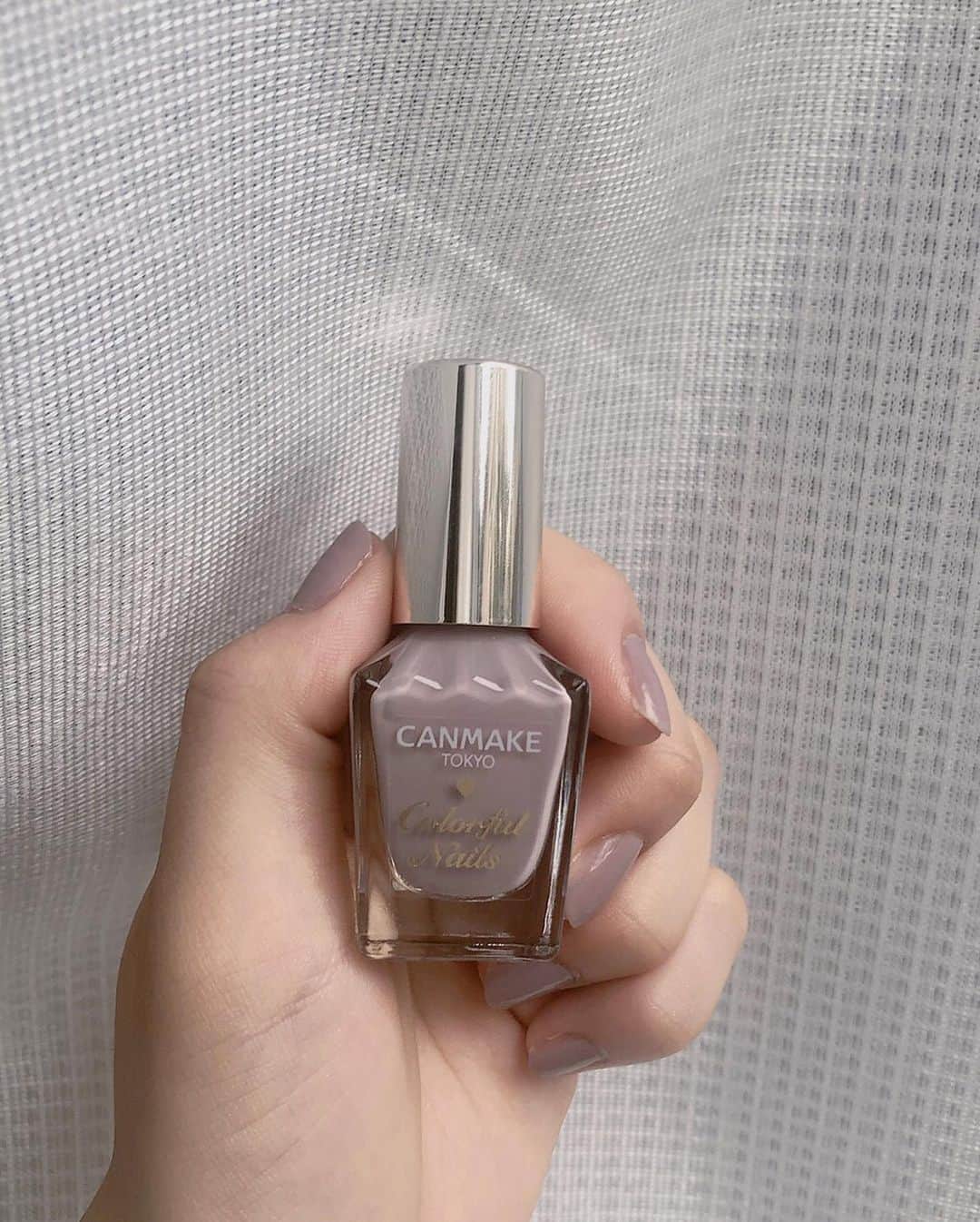 小栗有以さんのインスタグラム写真 - (小栗有以Instagram)「久しぶりのネイル💅🌸🌷 肌がワントーン明るくみえてかわいい~ #canmake #canmakeネイル #カラフルネイルズ ...