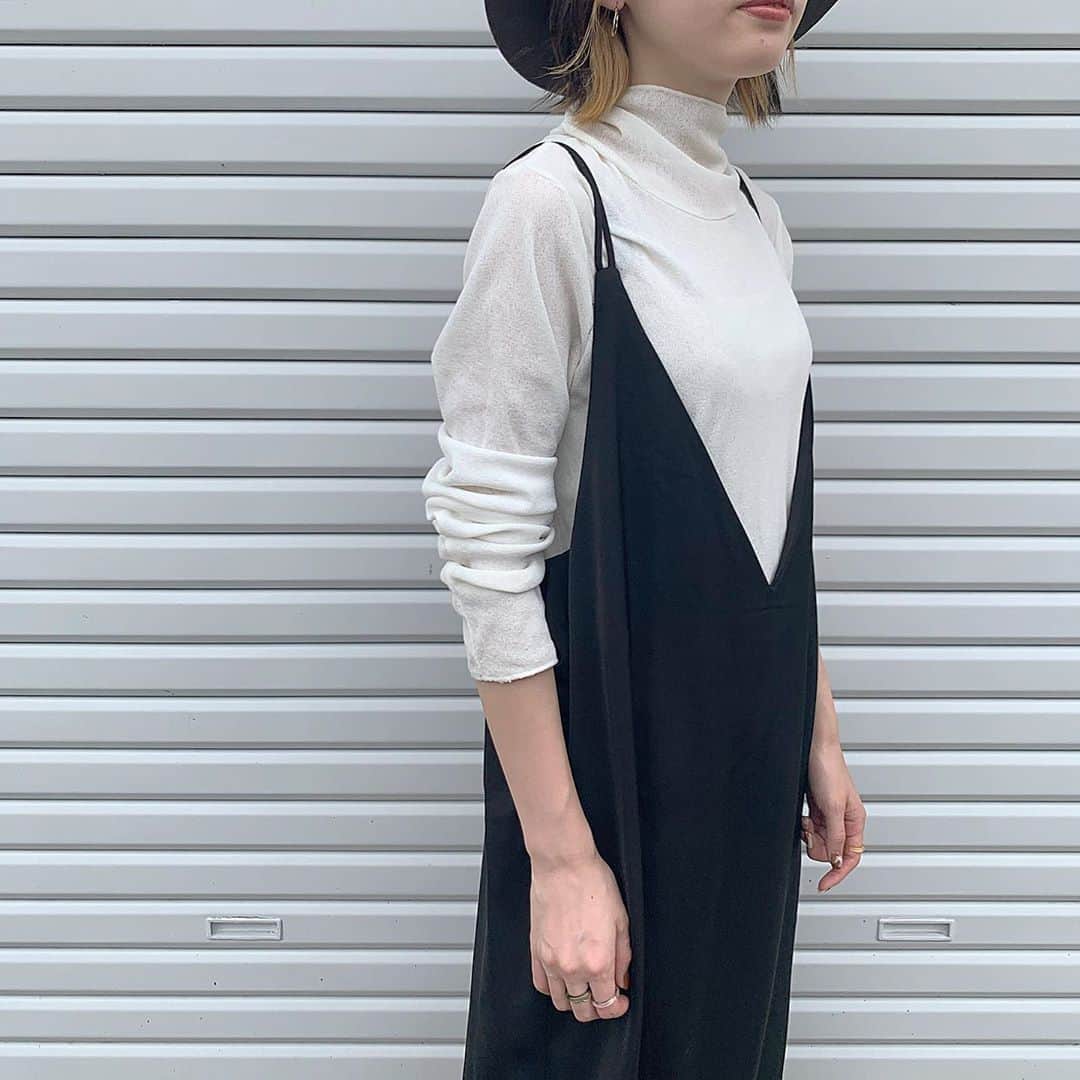 ukapiさんのインスタグラム写真 - (ukapiInstagram)「⠀ ⠀ キャミワンピ👯‍♀️♡ 前がざっくり開きで綺麗 プチプラが嬉しいね,,, @solace___official ...