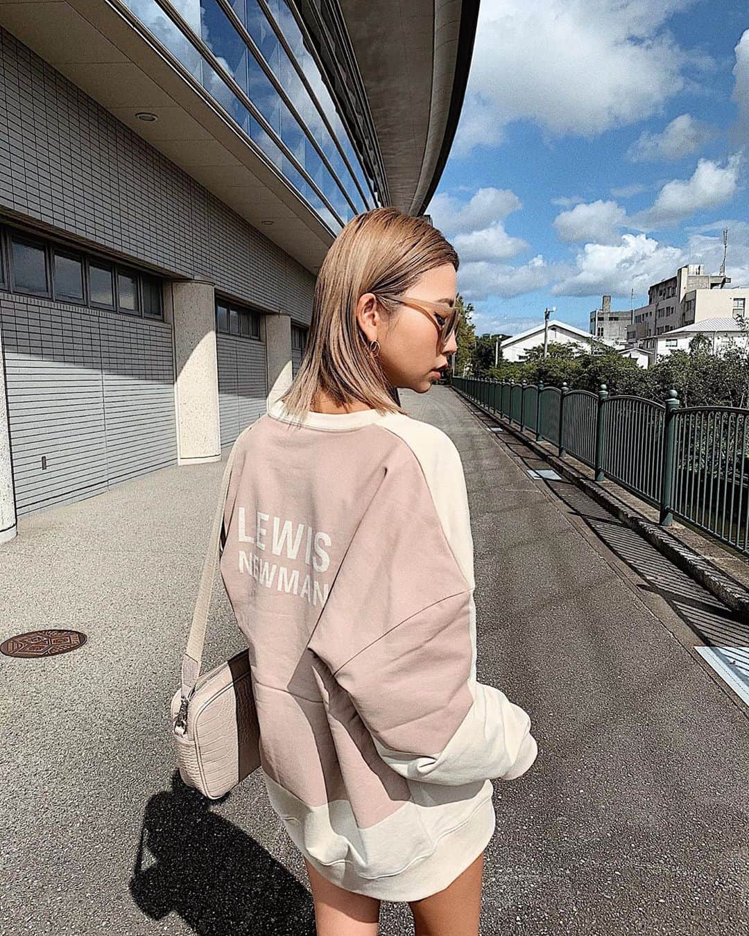 草野春香さんのインスタグラム写真 - (草野春香Instagram)「. ユニセックスで着れるスウェット🌿 🏷 @lewis_hiro ...