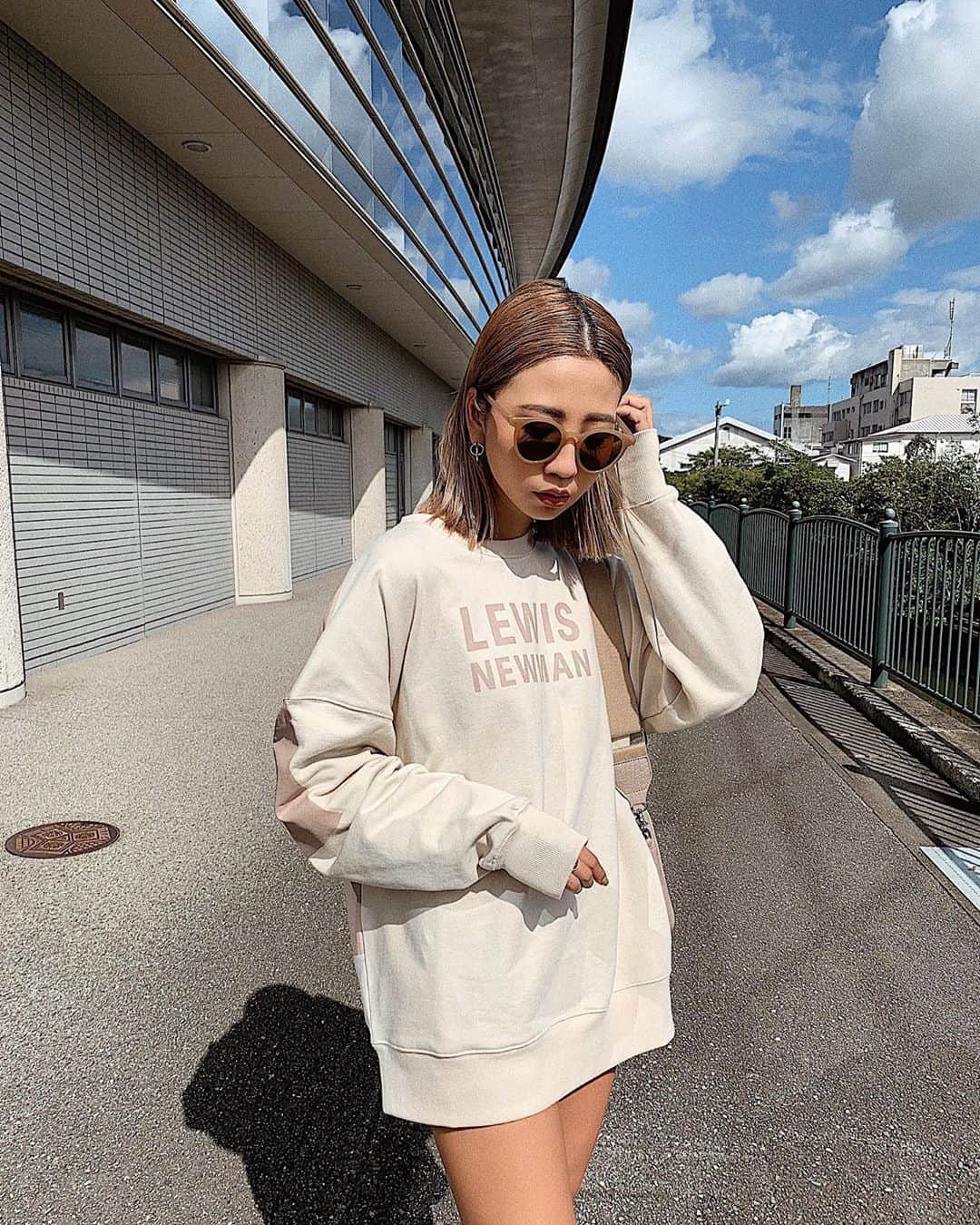 草野春香さんのインスタグラム写真 - (草野春香Instagram)「. ユニセックスで着れるスウェット🌿 🏷 @lewis_hiro ...