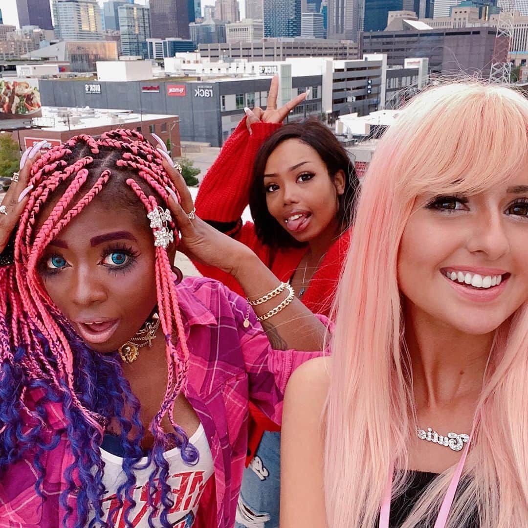 ナタリアなっちゃんさんのインスタグラム写真 - (ナタリアなっちゃんInstagram)「So this is a picture of me ...