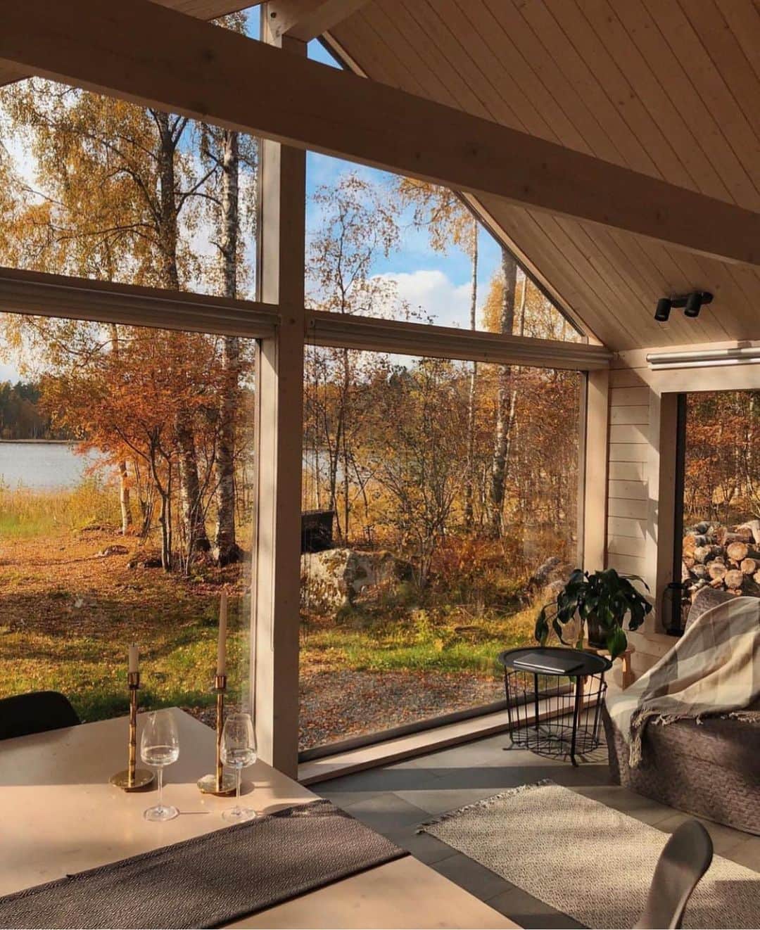 オリヤ・アブラモビッチさんのインスタグラム写真 - (オリヤ・アブラモビッチInstagram)「Можно прятаться」10月27日 ...