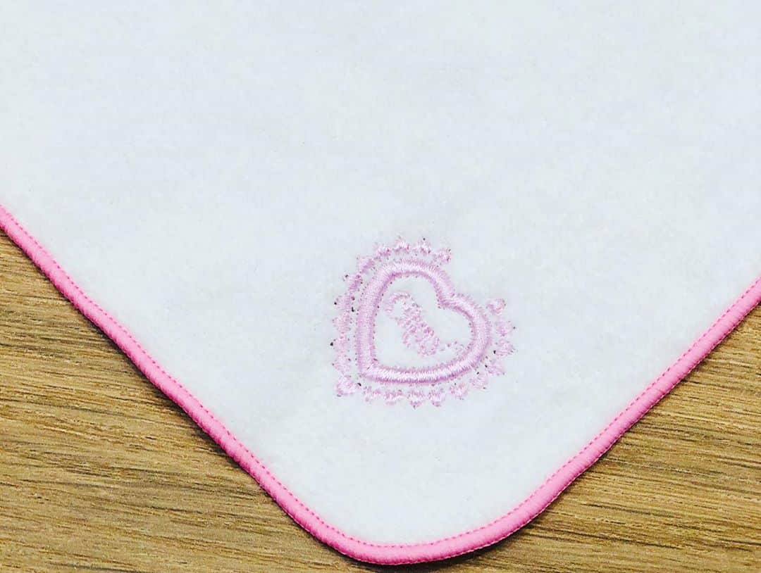 chayさんのインスタグラム写真 - (chayInstagram)「初のベストアルバムHeart Box♡ ついに明日発売です。 シングル曲 ...