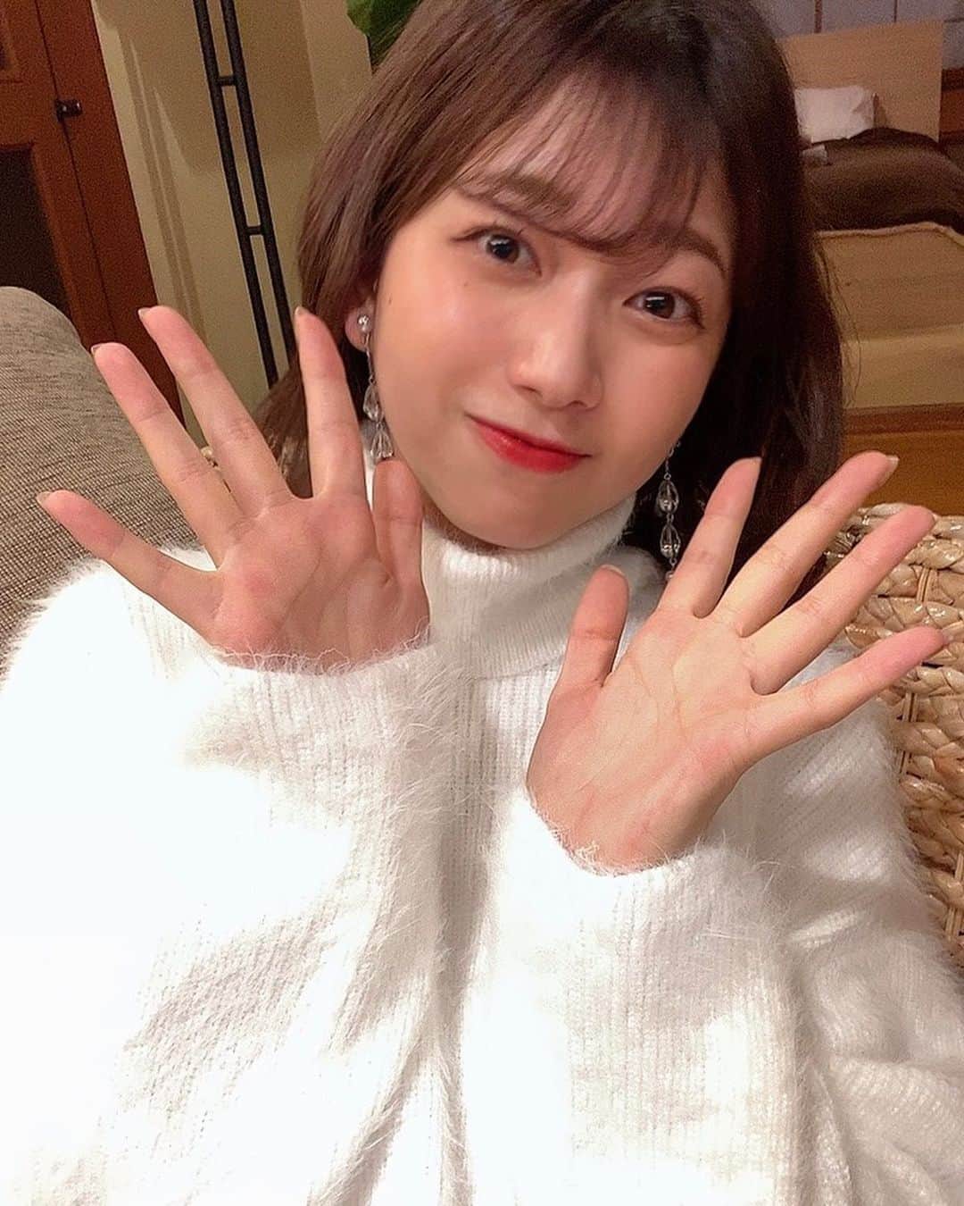 樋口花果さんのインスタグラム写真 - (樋口花果Instagram)「ニット🐇💓 Twitterに載せていたショット💍 最近寒くなってきたね 季節の変わり目体調には気をつけて お過ごしください ...