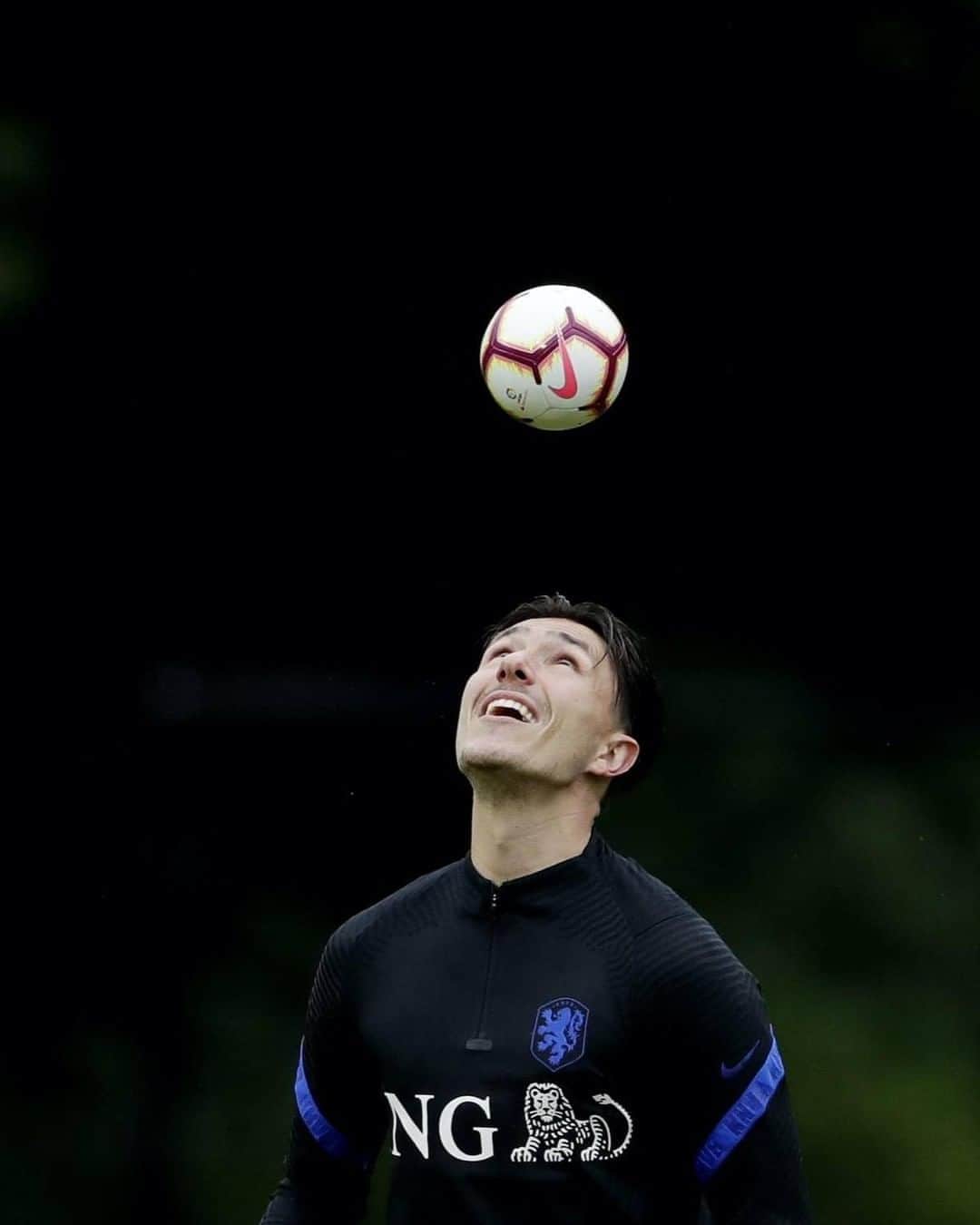 サッカー オランダ代表チームさんのインスタグラム写真 - (サッカー オランダ代表チームInstagram)「🌧 ⚽️⚽️⚽️ 🙄🙄🙄 # ...