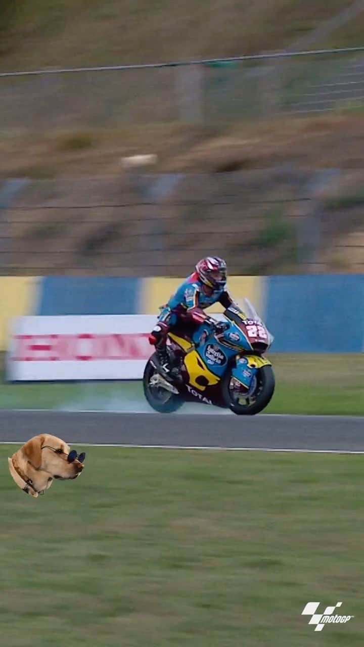 MotoGPさんのインスタグラム動画 - (MotoGPInstagram)「Rear wheel sliding is old news ...