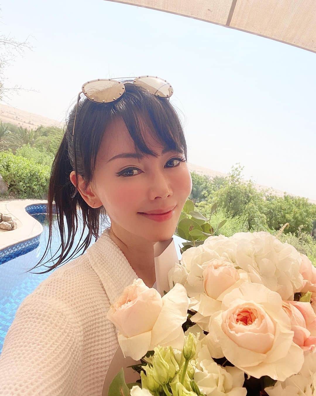 Rieさんのインスタグラム写真 Rieinstagram 「お花が一本も咲いてない 砂漠 の景色をバックに お花 がある風景が これ