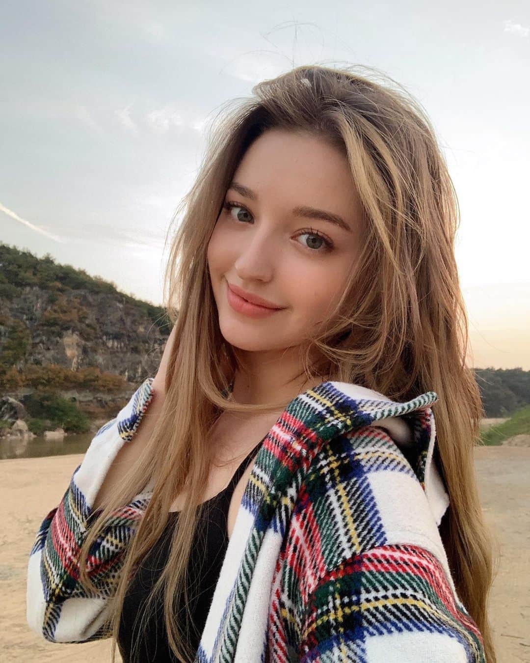 アンジェリーナ・ダニロヴァさんのインスタグラム写真 アンジェリーナ・ダニロヴァinstagram 「안녕 안동 난 안젤리나 백번봐도