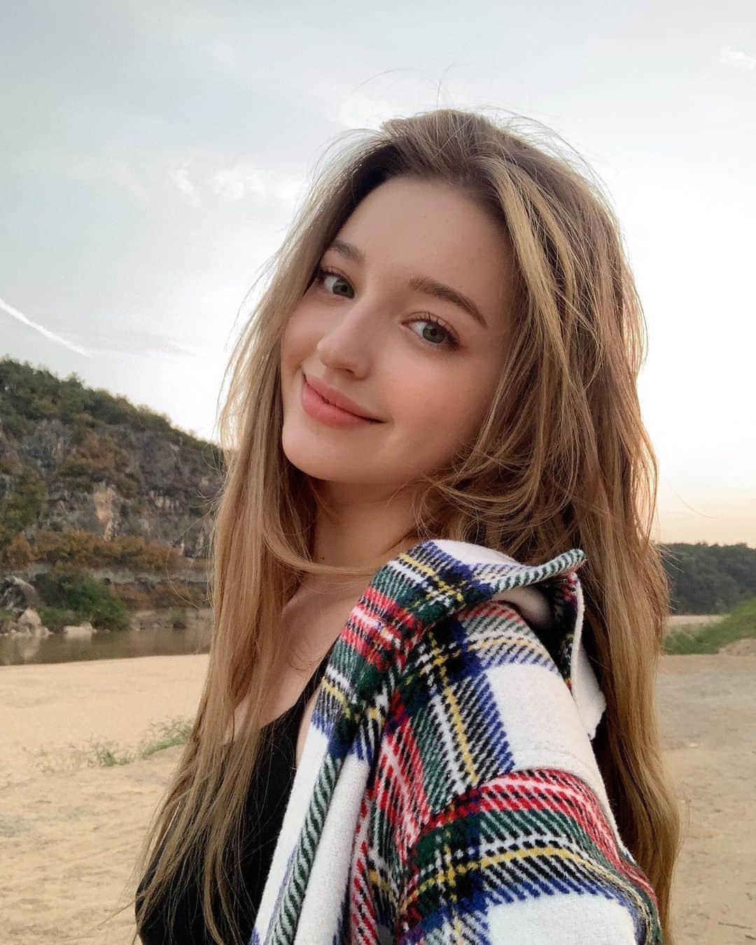 アンジェリーナ・ダニロヴァさんのインスタグラム写真 アンジェリーナ・ダニロヴァinstagram 「안녕 안동 난 안젤리나 백번봐도