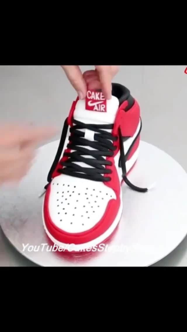 Foot Lockerさんのインスタグラム動画 - (Foot LockerInstagram)「Air Jordan 1 Cake 🔥 ...
