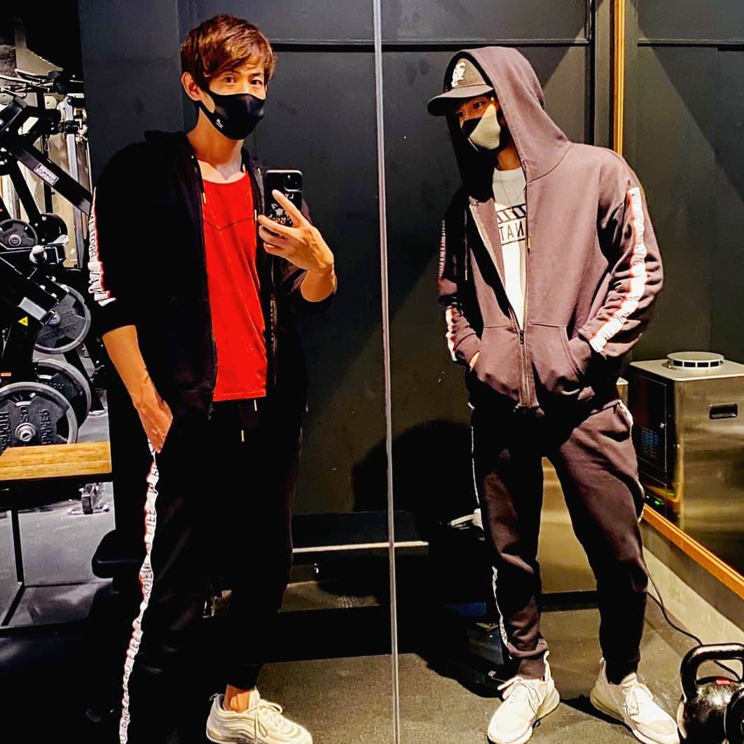 手島章斗さんのインスタグラム写真 - (手島章斗Instagram)「今日はけいいちくんの 生誕グッズ着てトレーニング。 そしたら、けいいちくんも同じ服装してて まじで笑った。笑 意図的では ...