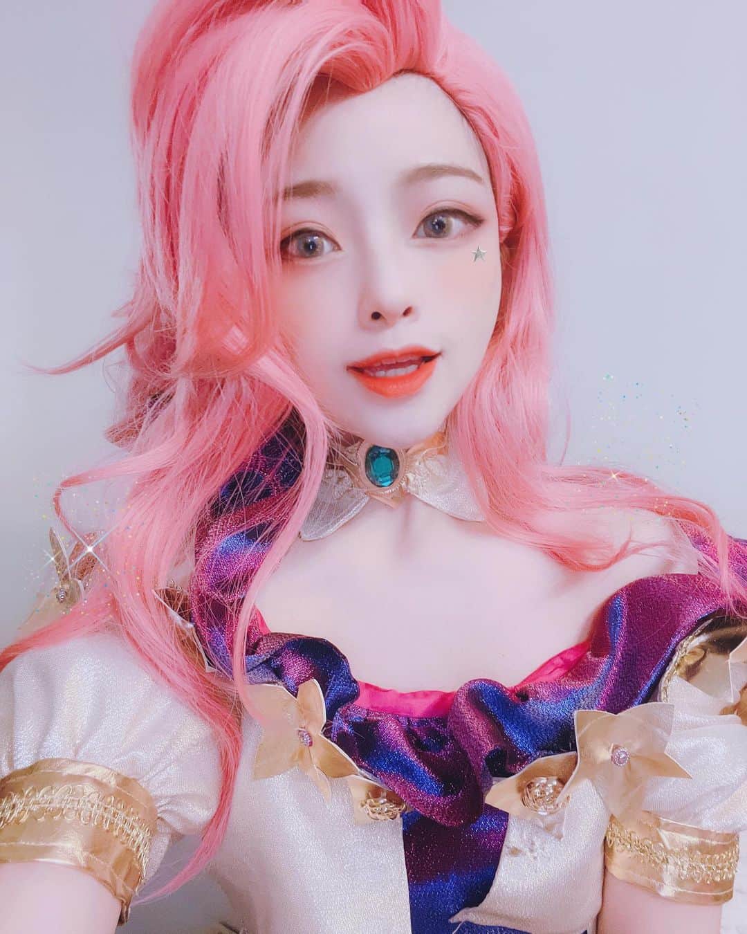 Jia Ju Jiangさんのインスタグラム写真 - (Jia Ju JiangInstagram)「試妝Seraphine🎵 戴上假髮發現⋯ ...