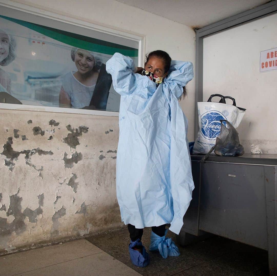 NBC Newsさんのインスタグラム写真 - (NBC NewsInstagram)「Leaning against a hospital ...
