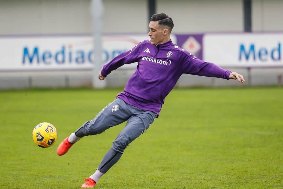 Acfフィオレンティーナさんのインスタグラム写真 Acfフィオレンティーナinstagram 「👟⚽ Forzaviola 💜