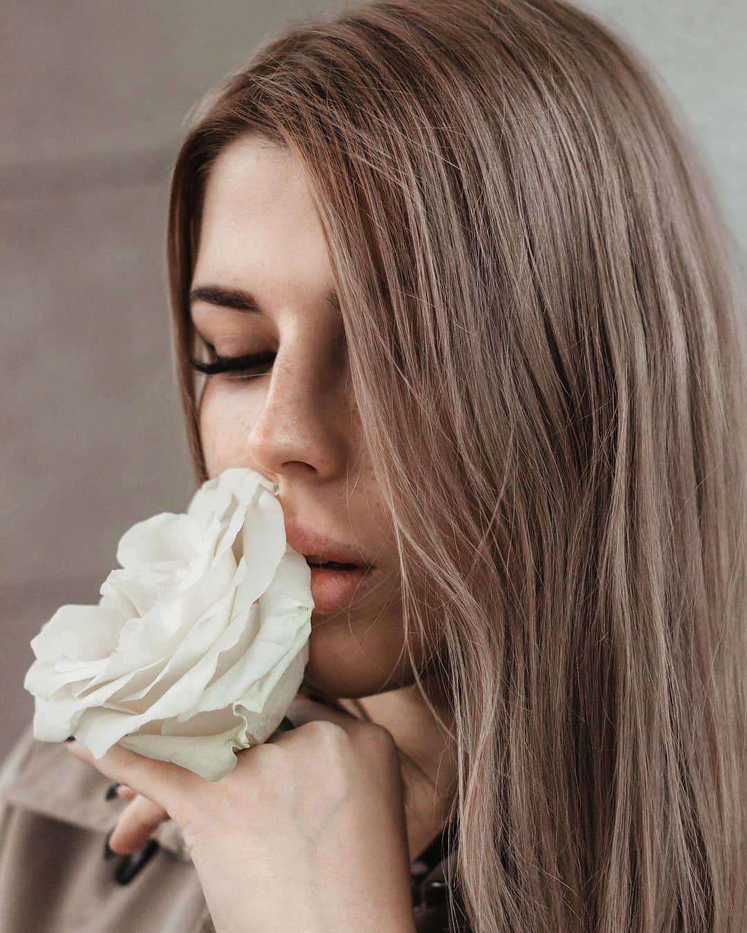 Alina Akulaさんのインスタグラム写真 Alina Akulainstagram 「Священник предлагает