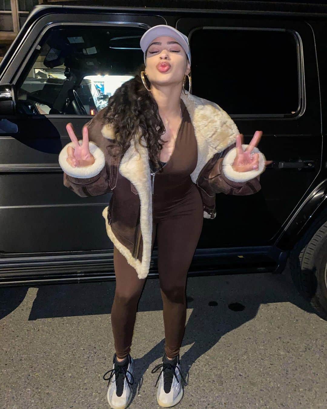 Tori Hughesさんのインスタグラム写真 - (Tori HughesInstagram)「Pretty Brown Brown 🤎 🏽 ...