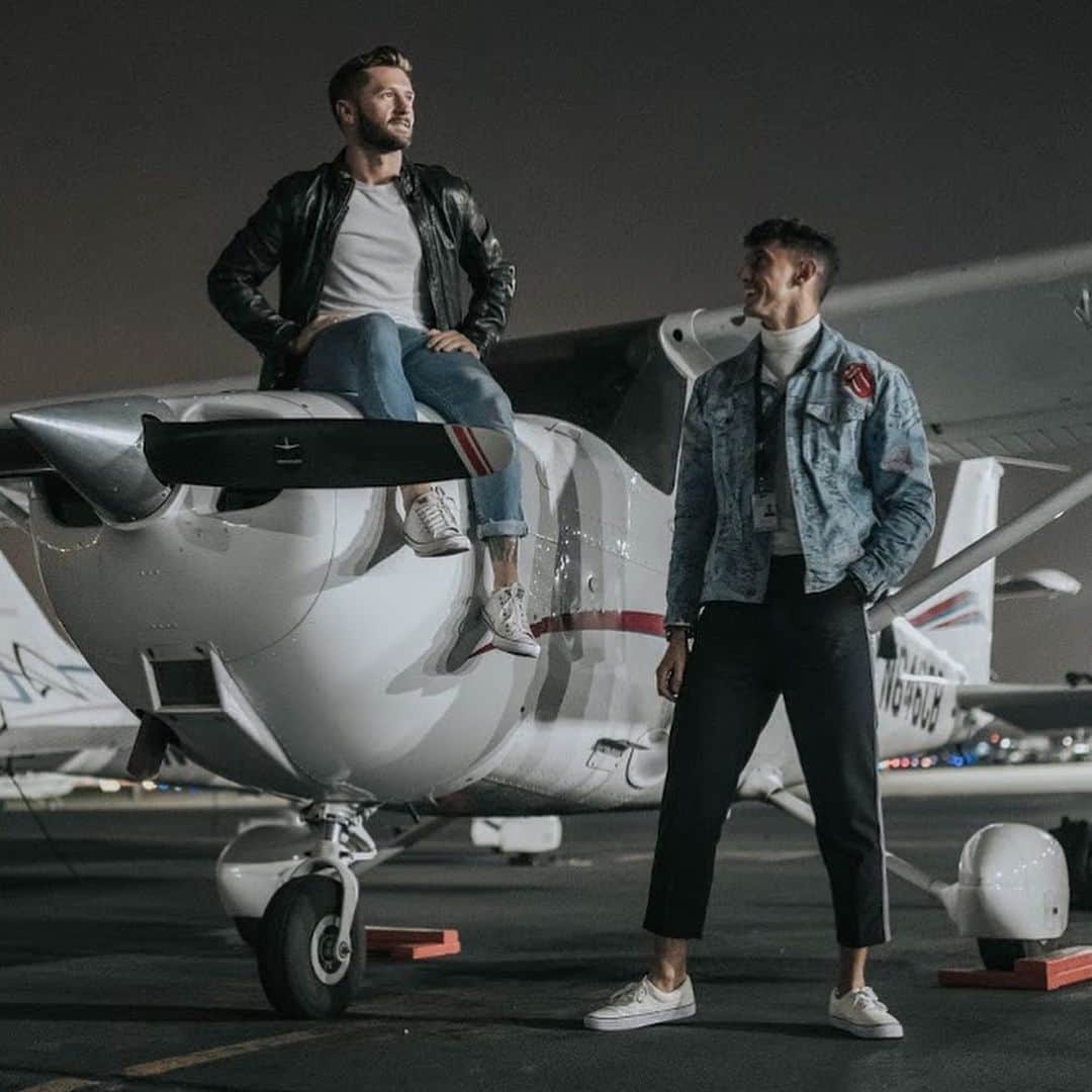 トラビス・ウォールさんのインスタグラム写真 - (トラビス・ウォールInstagram)「Siri... play “Fly Me To ...