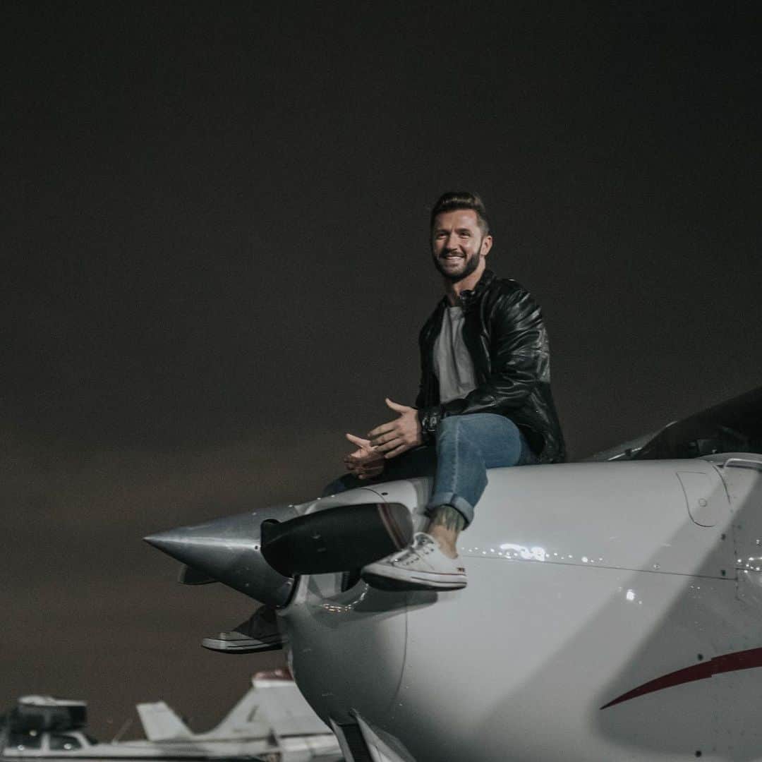 トラビス・ウォールさんのインスタグラム写真 - (トラビス・ウォールInstagram)「Siri... play “Fly Me To ...