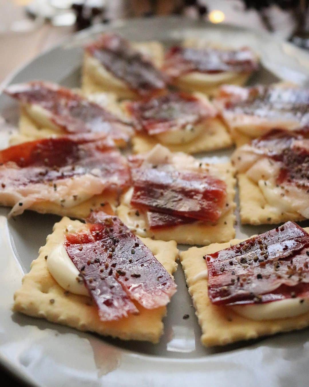 まいちくさんのインスタグラム写真 - (まいちくInstagram)「2020.12.17🍷 ． ． 昨夜のおつまみカナッペ ． ． @ibericoya_sns イベリコ豚専門店イベリコ屋の ...