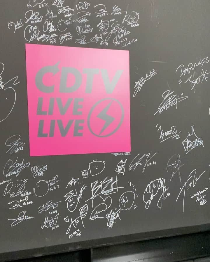 TBS「CDTV」さんのインスタグラム動画 - (TBS「CDTV」Instagram)「#CDTVライブライブ﻿ インスタ限定🎯 激レアサインムービー配信中！﻿ #GENERATONS さん ...