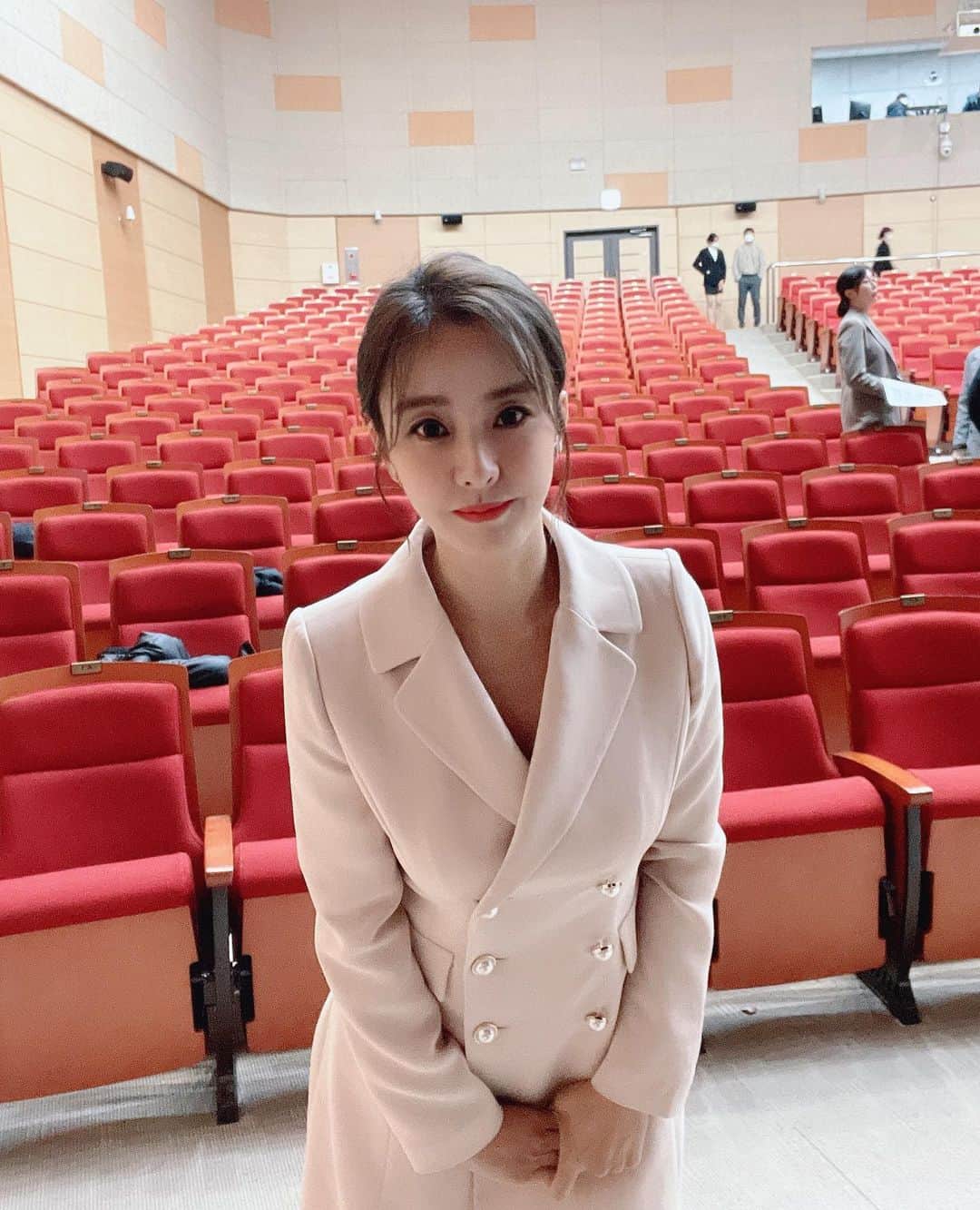 パク・ウネさんのインスタグラム写真 パク・ウネinstagram 「오늘 날씨 추워요 실내 인데도 춥네요 으슬으슬 감기