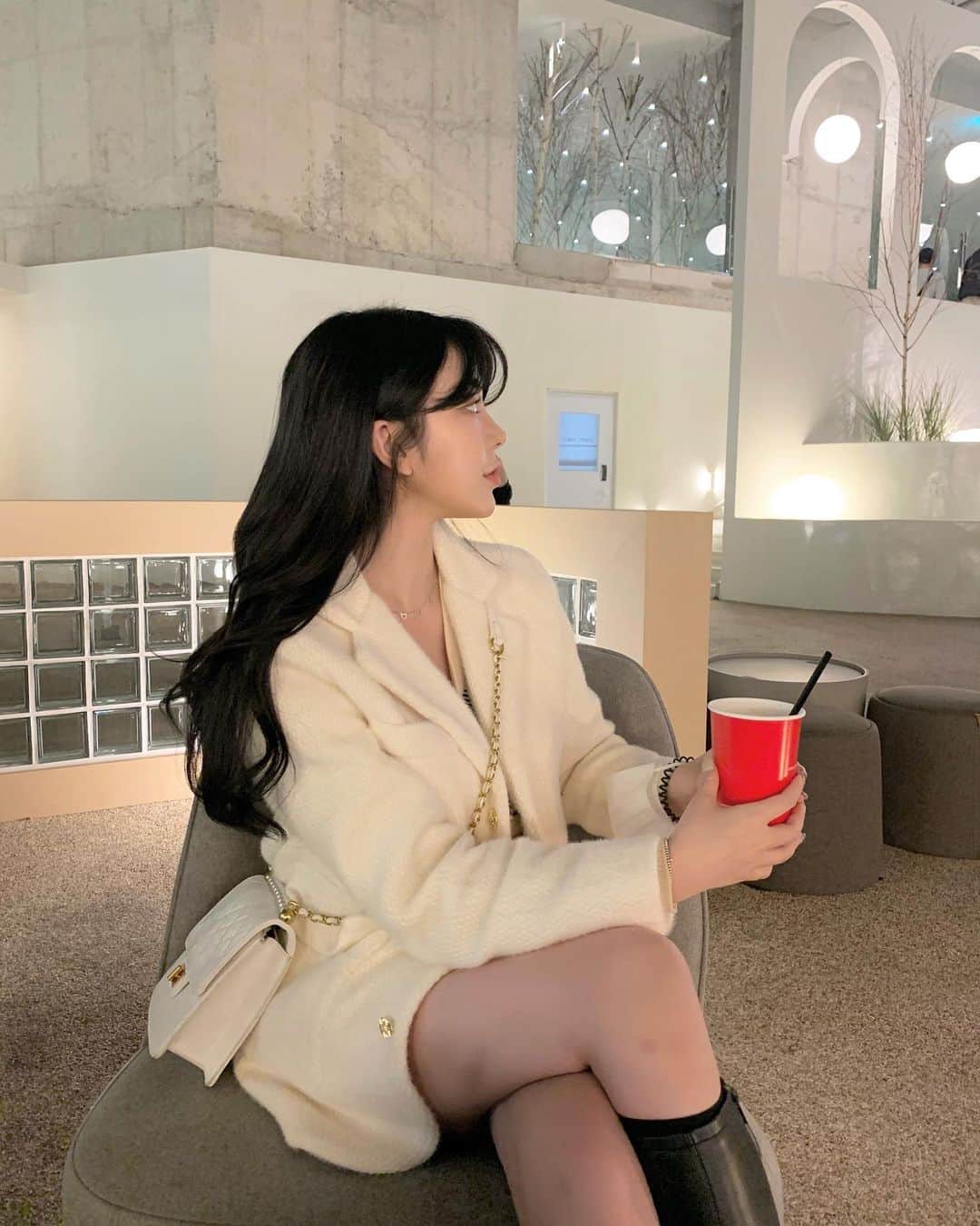 ユビンさんのインスタグラム写真 ユビンinstagram 「착장 넘 맘에 들어서 사진이 많댜 🤍🤍 마켓 오늘 자정 마감입니돗