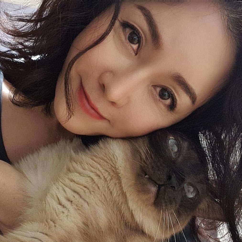 キム・ジョンナンさんのインスタグラム写真 キム・ジョンナンinstagram 「메이컵 한 거 아까워서 괜히 우리 타미를 귀찮게 해