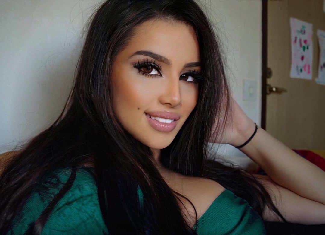 イネス・ヘレンさんのインスタグラム写真 - (イネス・ヘレンInstagram)「Should I smile more often? 😬😬😬 ...