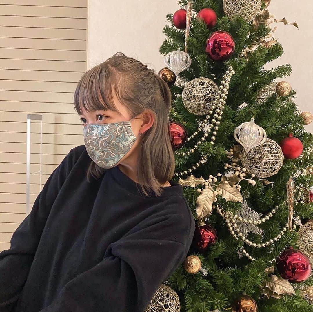 圭叶（KEYKA）さんのインスタグラム写真 - (圭叶（KEYKA）Instagram)「じゃ〜ん☃️ 今年の冬はグレー系にした ️ 最高に可愛くて髪だけで気分変わる本当に🧞‍♂️ #ブロンド ...