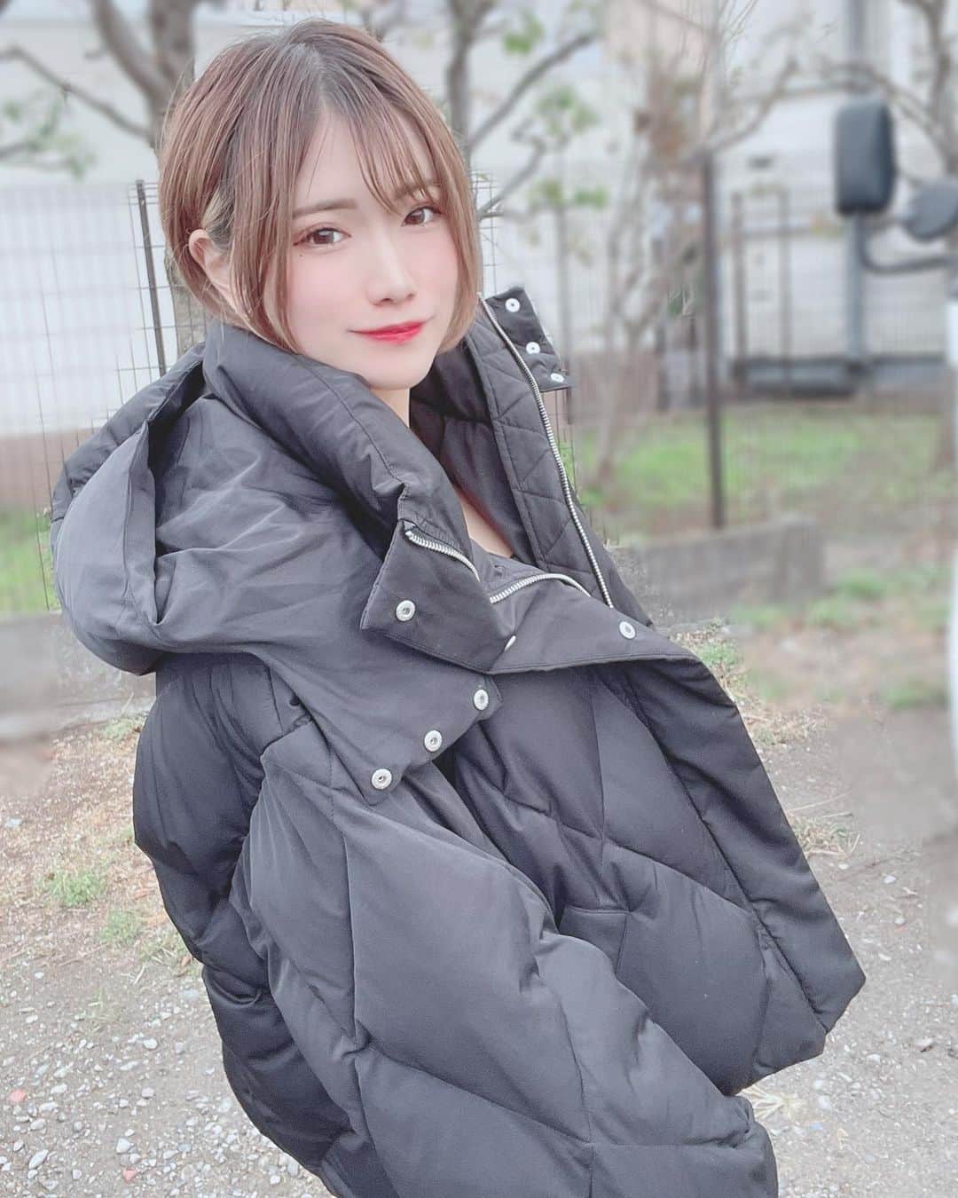 相良ましろさんのインスタグラム写真 - (相良ましろInstagram)「寒いね⛄ 寒がりなのでもうダウンコート着てる . . #冬 #ダウン ...