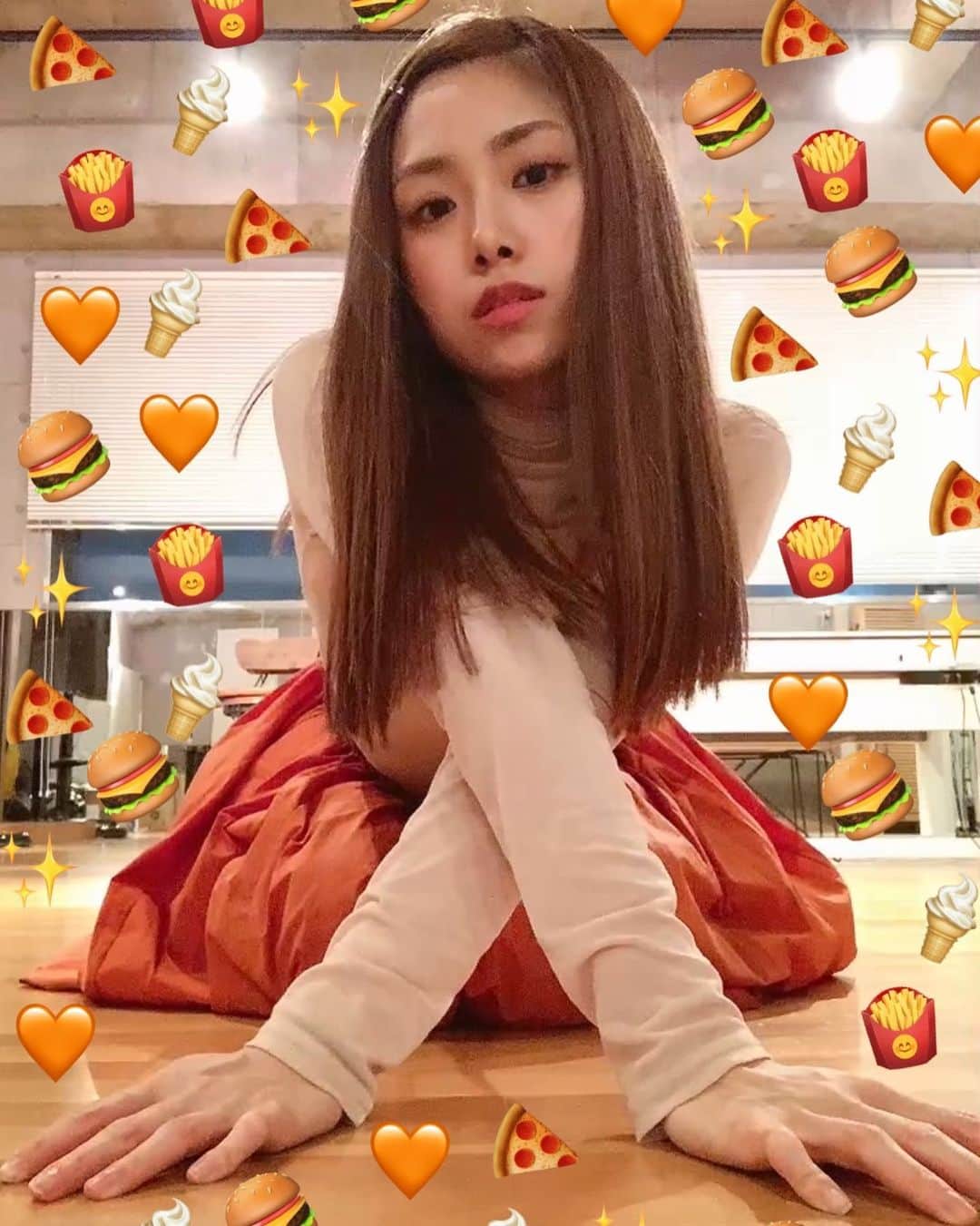 松田リマさんのインスタグラム写真 - (松田リマInstagram)「👩🏻‍🦰🍔🍟🍕🍦🧡 」12月9日 22時00分 - rima_matsuda