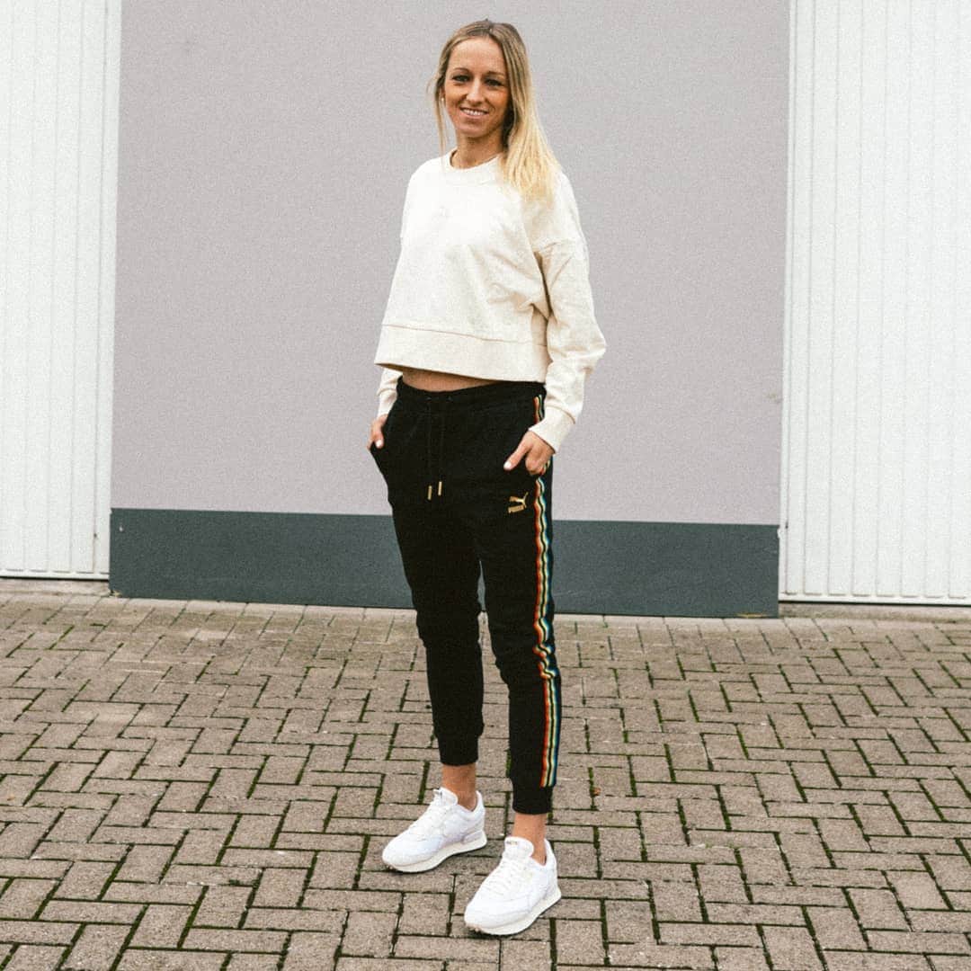 Kathy Hendrichさんのインスタグラム写真 - (Kathy HendrichInstagram)「😁📸@pumafootball ...