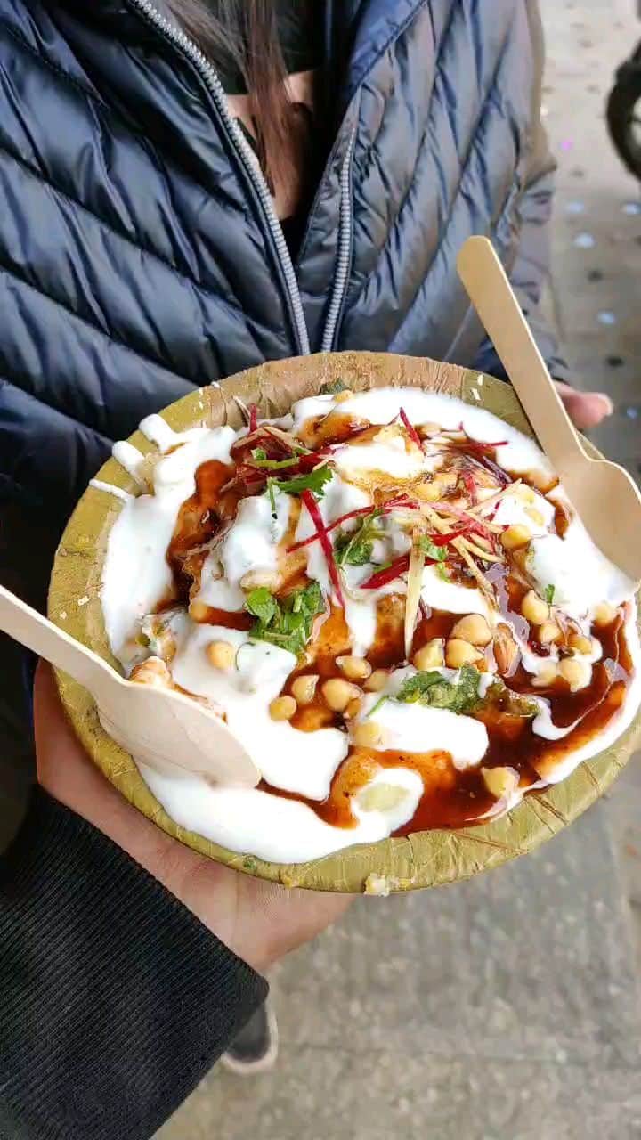Karan Duaさんのインスタグラム動画 - (Karan DuaInstagram)「Dilli Ki Sardi And Chaat 💕 ...