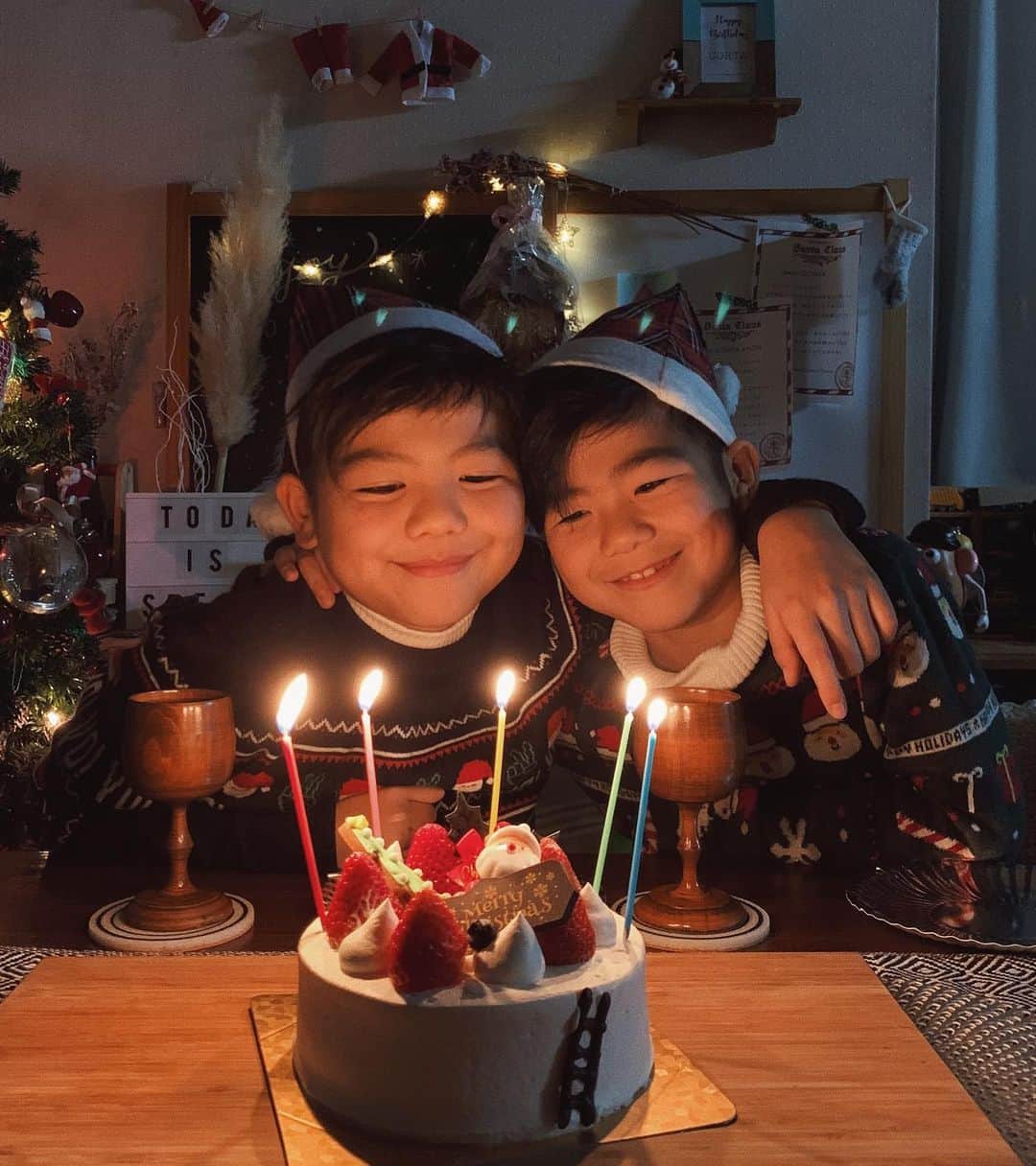 misatoさんのインスタグラム写真 - (misatoInstagram)「♡︎ʾʾ 息子達の笑顔がたくさん見れた クリスマス🎄💫🎅🎁 ️ ...