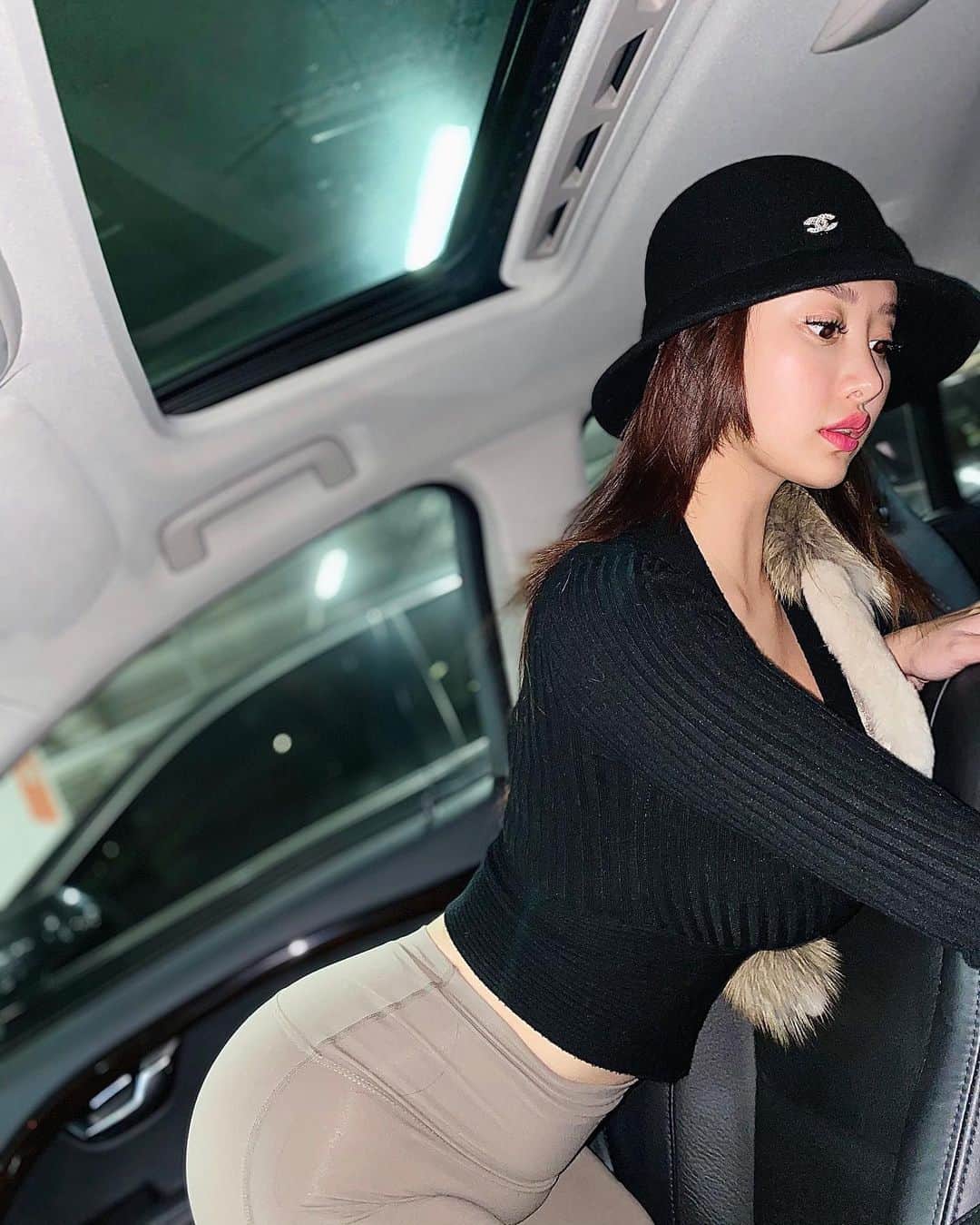 Rossyさんのインスタグラム写真 - (RossyInstagram)「추운 건 싫지만 퍼 성애자는 행복합니댜.. 난장판인 머리는 ...