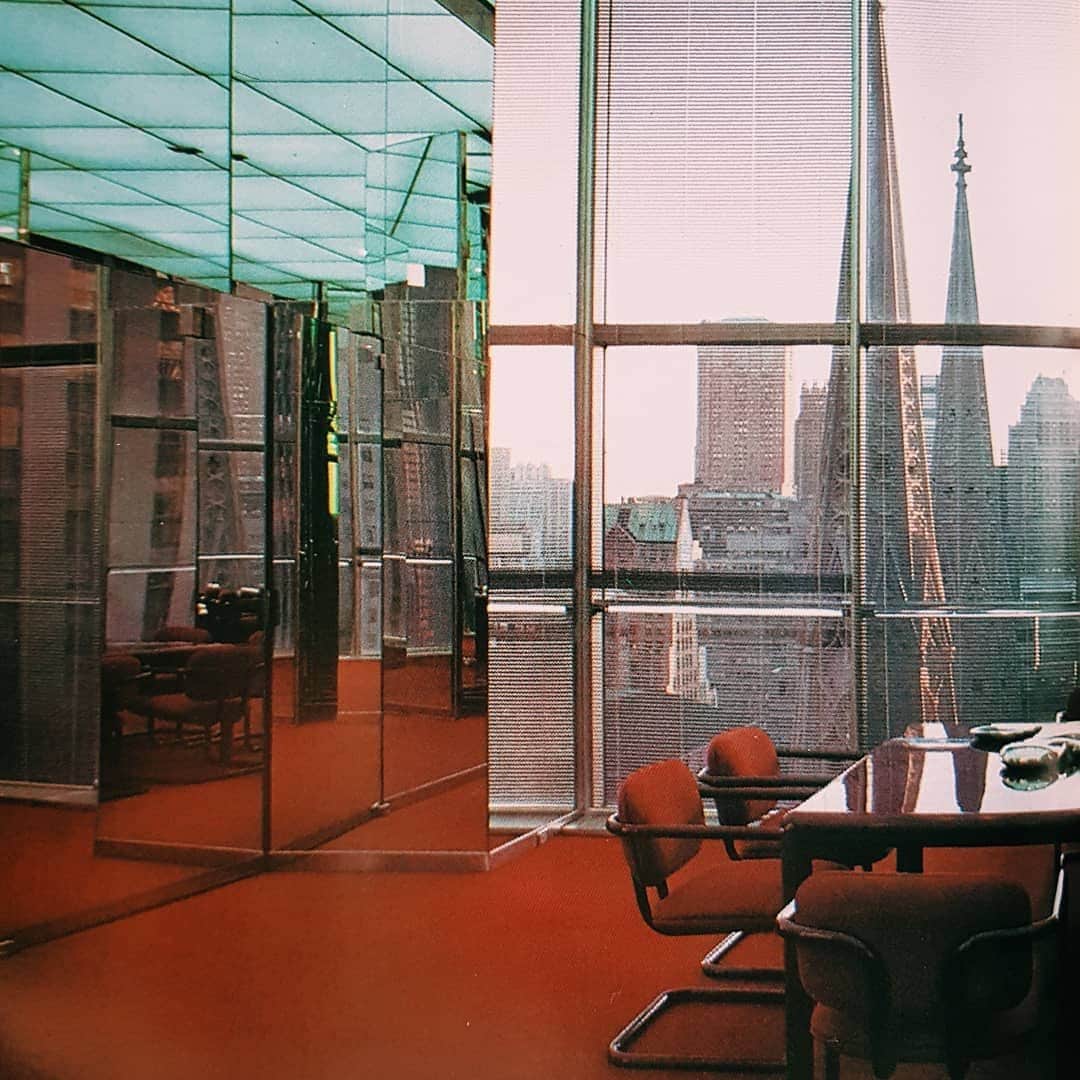 ホルストンさんのインスタグラム写真 - (ホルストンInstagram)「#HALSTONRED: Halston’s office in ...