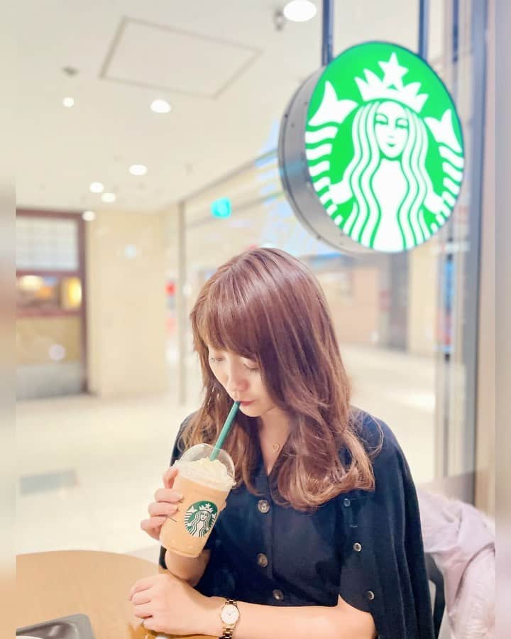 織田千穂さんのインスタグラム動画 織田千穂instagram 「𝟸𝟶𝟸𝟷年スタバ初め🐝 ⋆︎ ﾟ∗ いまだ大人にはなれず