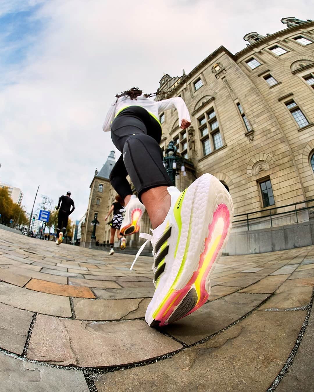 adidas Runningさんのインスタグラム写真 - (adidas RunningInstagram)「SAY HELLO, HOLA ...