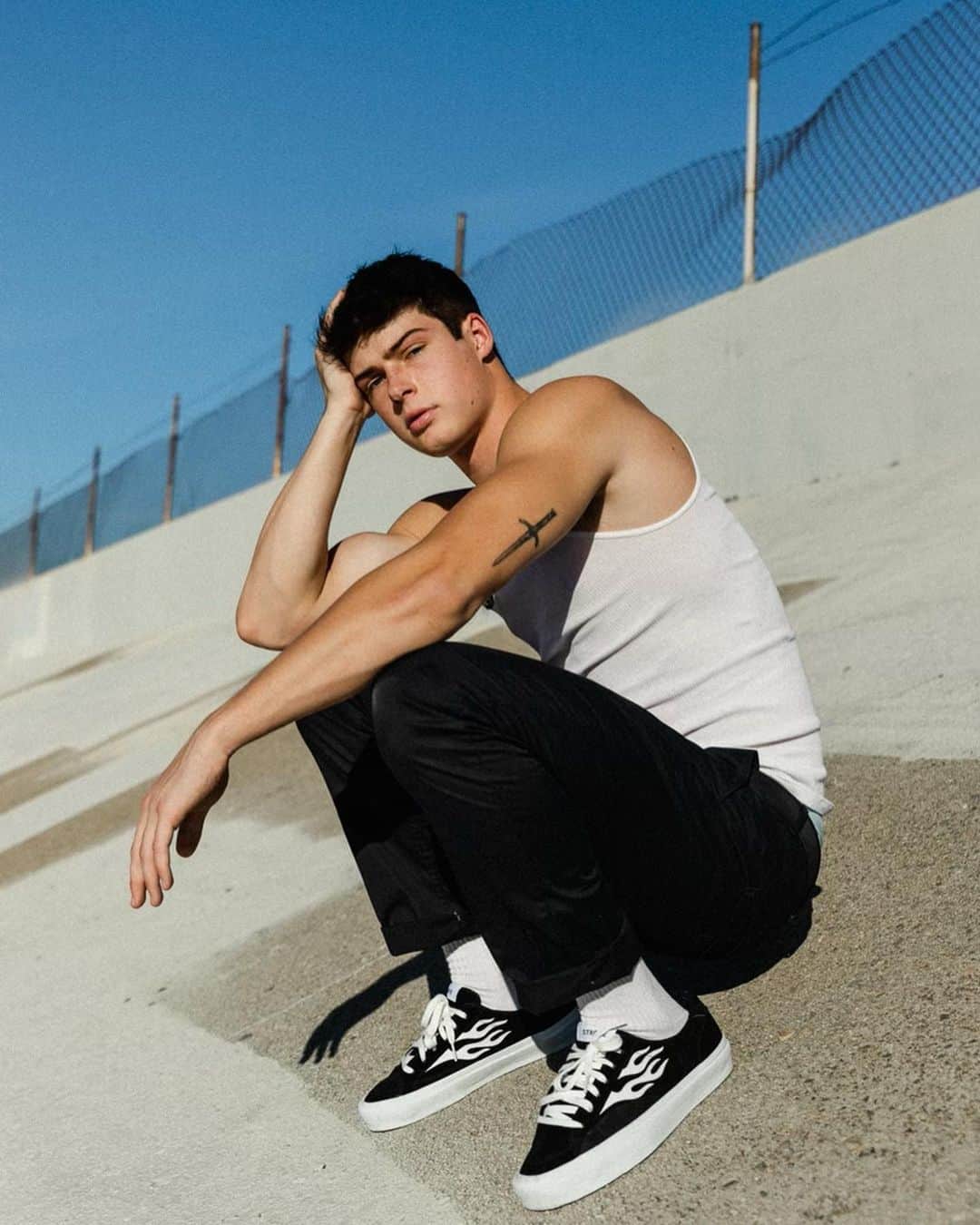 Blake Grayさんのインスタグラム写真 - (Blake GrayInstagram)「black hair is back」1月17日 ...