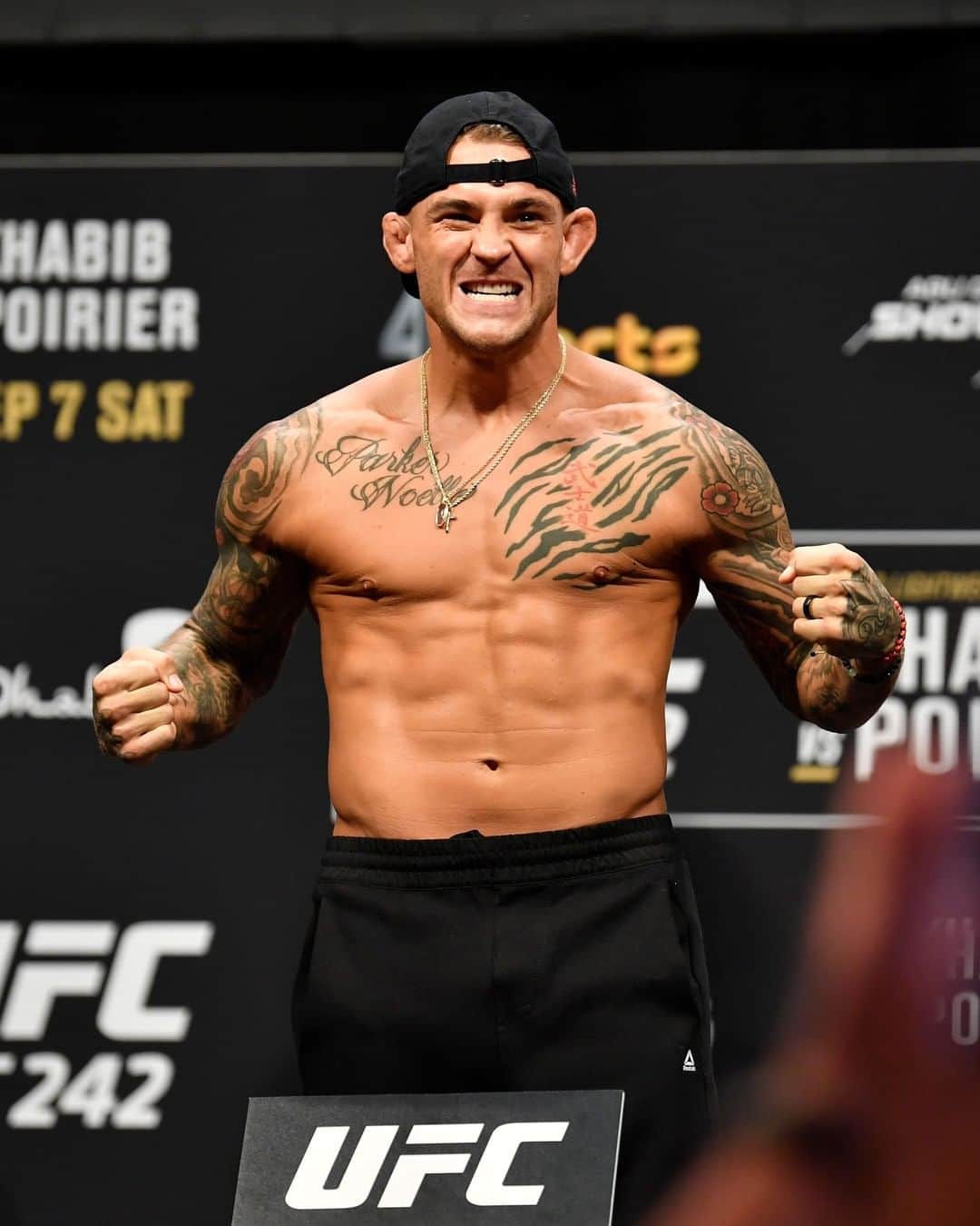 UFCさんのインスタグラム写真 - (UFCInstagram)「The final face-offs of fight week ⚖️ ...