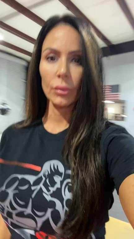 Kendra Lustさんのインスタグラム動画 - (Kendra LustInstagram)「@signaturepunchboxing ...