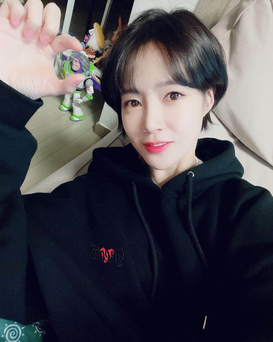 チェ・ユニョンさんのインスタグラム写真 チェ・ユニョンinstagram 「심심심심🙃 제가 입은 옷은 코로나 장기화로 어려움 겪고