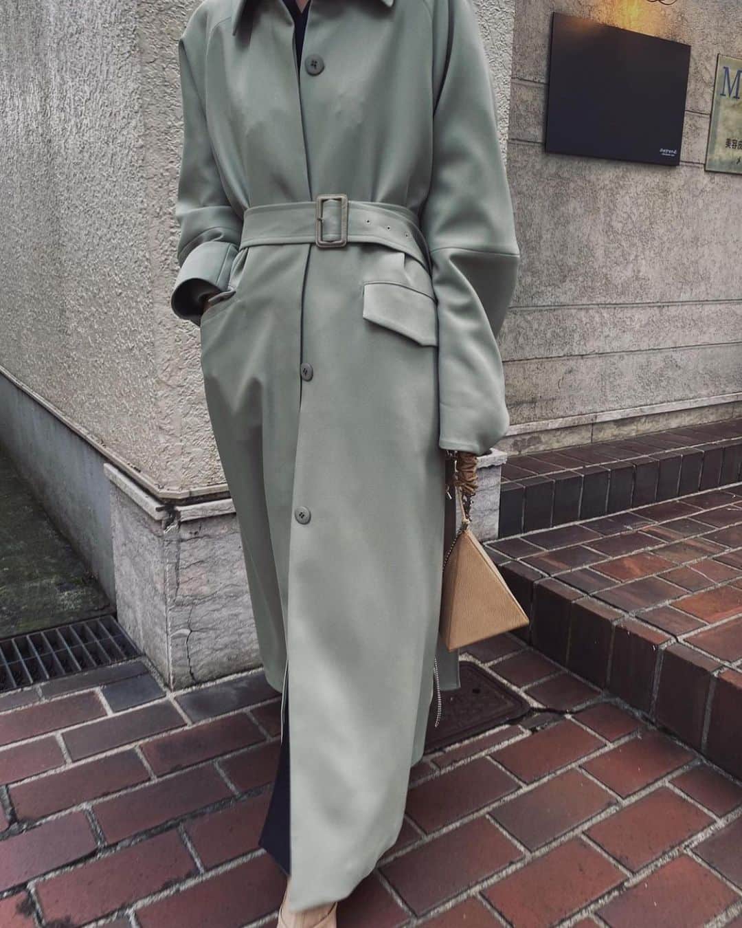 黒石奈央子さんのインスタグラム写真 - (黒石奈央子Instagram)「あめりふく . . BOTTLE wave sleeve coat ¥30000 2/2 roundness ...