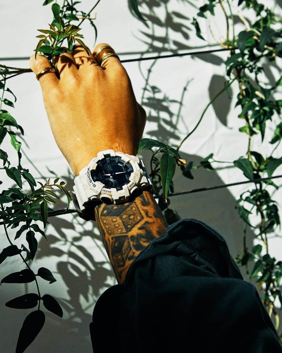 G-SHOCKさんのインスタグラム写真 - (G-SHOCKInstagram)「GA-700 タフでクールなデザインが、カジュアルなシャツ ...