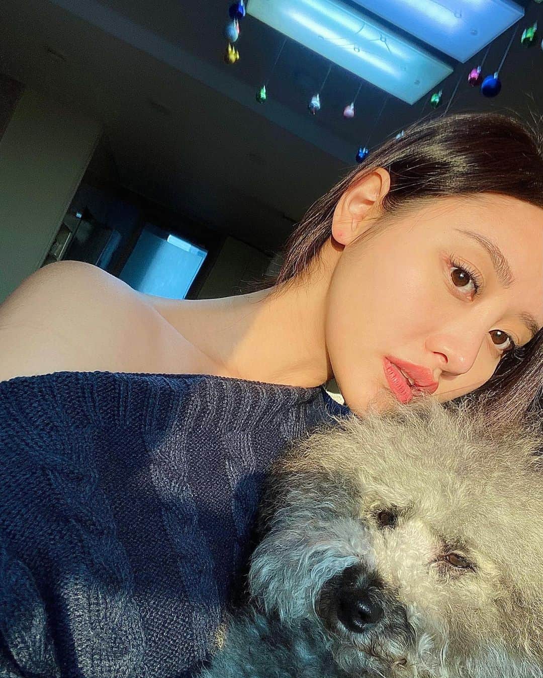 Rossyさんのインスタグラム写真 - (RossyInstagram)「오랜만에 귕영웅 발망찌랑 셀카 투척 🐨🦥🦦」2月2日 21時19 ...