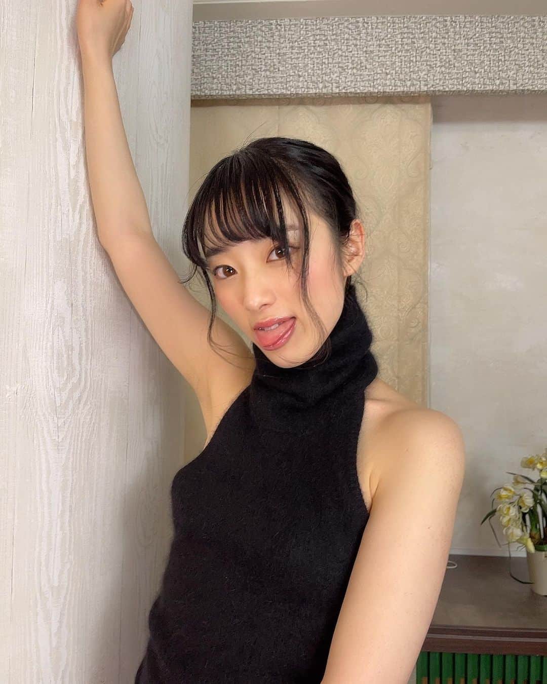 本田さとみさんのインスタグラム写真 本田さとみinstagram 「背中全開のえっちな服… ラルフローレンだった🔥 衣装 撮影