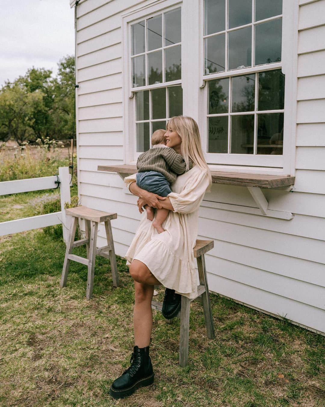 エリー・バレンさんのインスタグラム写真 - (エリー・バレンInstagram)「when he nuzzles into my chest ...