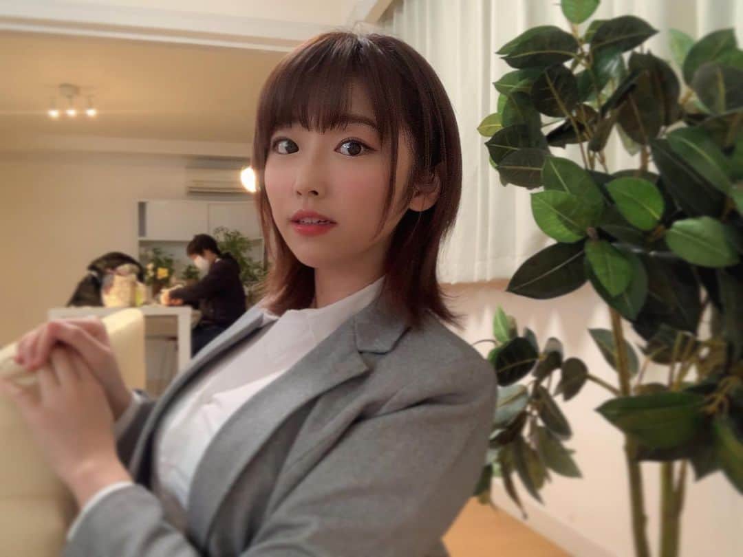 松本菜奈実さんのインスタグラム写真 松本菜奈実instagram「ol👩‍💼 経理のお仕事してます！社員の報酬振り込んだり、モデルの