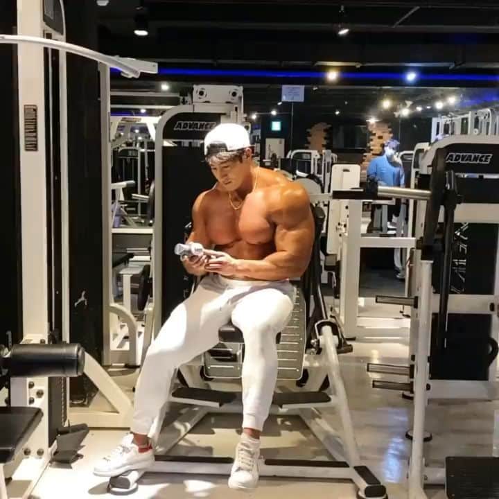 CHUL SOONさんのインスタグラム動画 - (CHUL SOONInstagram)「Massage」2月13日 16時26分 ...