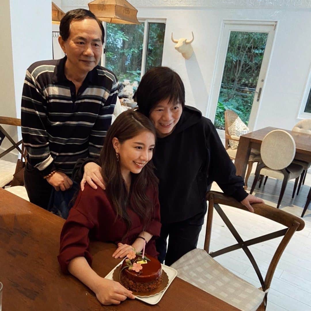 辜莞允（Nono Ku）さんのインスタグラム写真 - (辜莞允（Nono Ku）Instagram)「謝謝爸爸媽媽生我育我♥️ 生日剛好在過年 ...